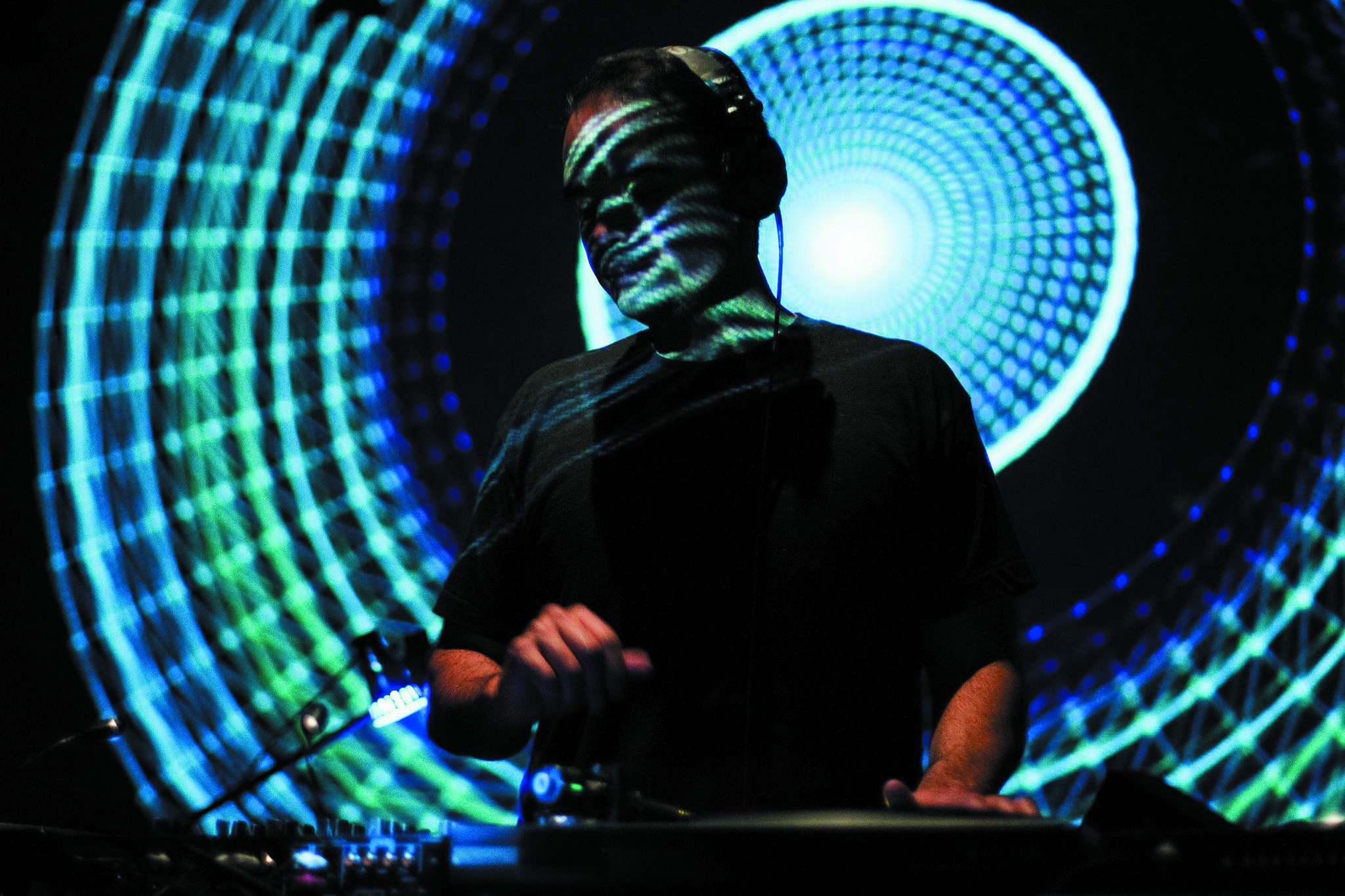 John Tejada veröffentlicht sein 15. Studioalbum "Resound"