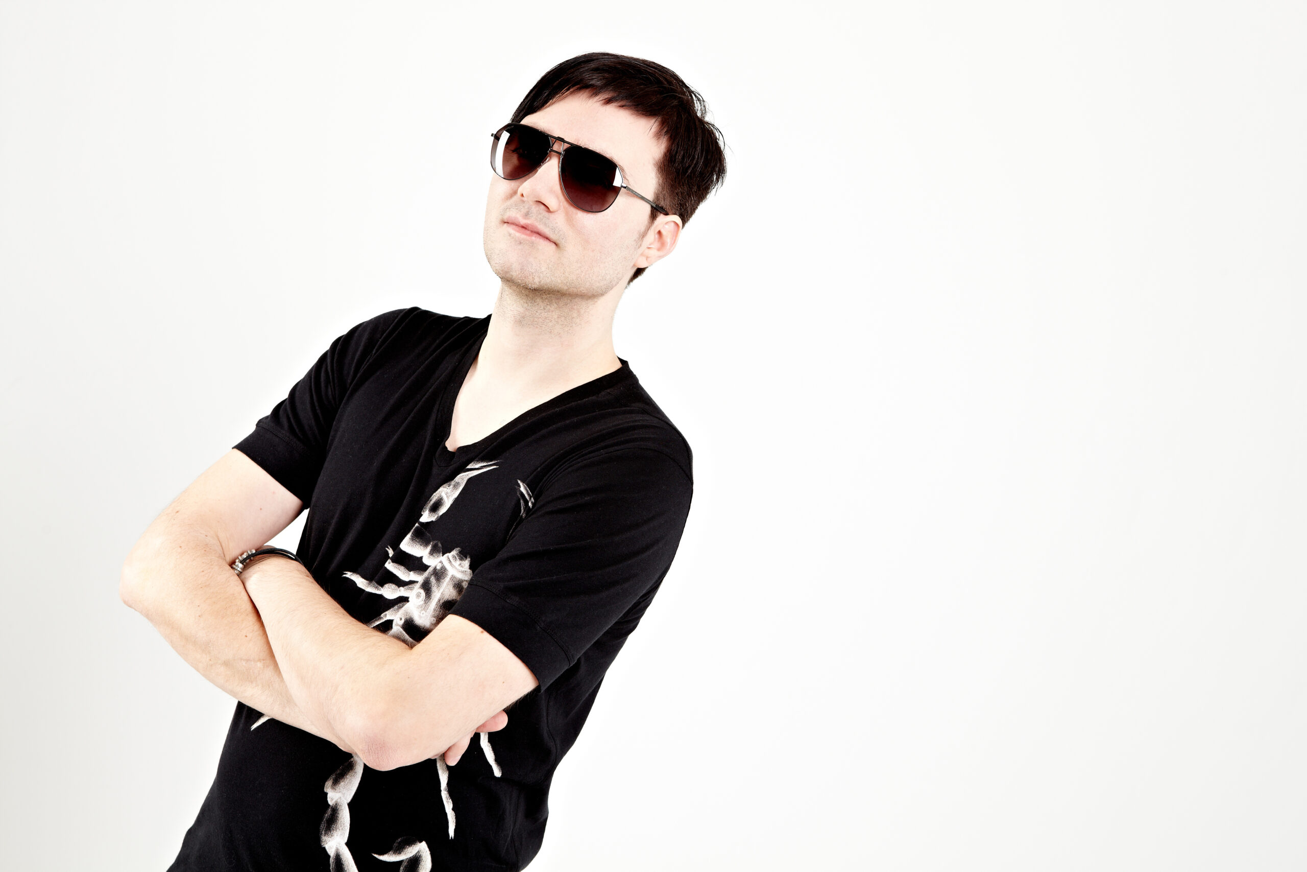 Eric Sneo (Abstract) – DJ-Charts April 2013