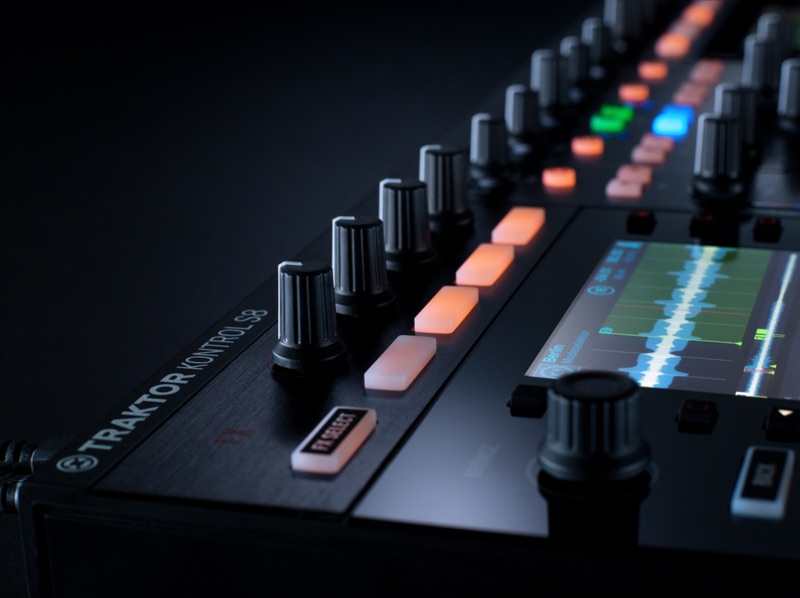 Native Instruments Traktor Kontrol S8 – Zurück in der Zukunft