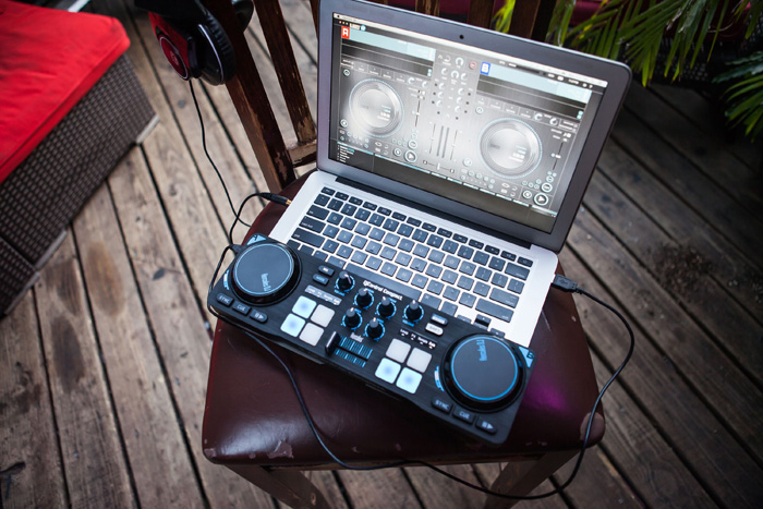 Hercules präsentiert den DJControl Compact