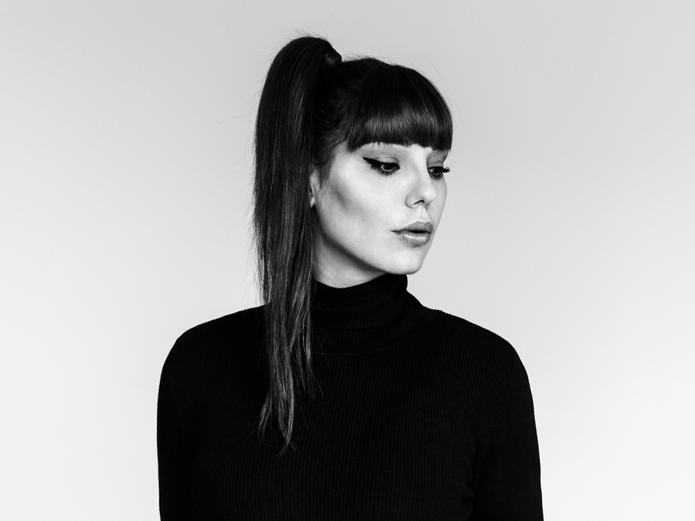 Exklusive Premiere: Simina Grigoriu – Fallen Guards (Elevate)