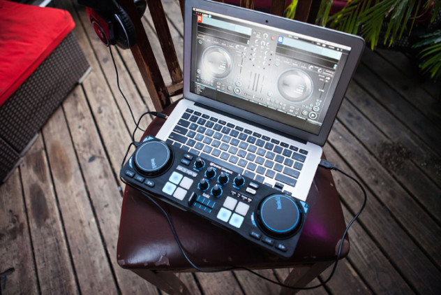 Hercules präsentiert den DJControl Compact