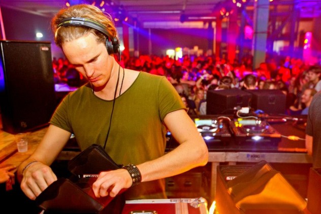 The Man With No Shadow – DJ-Charts Dezember 2012