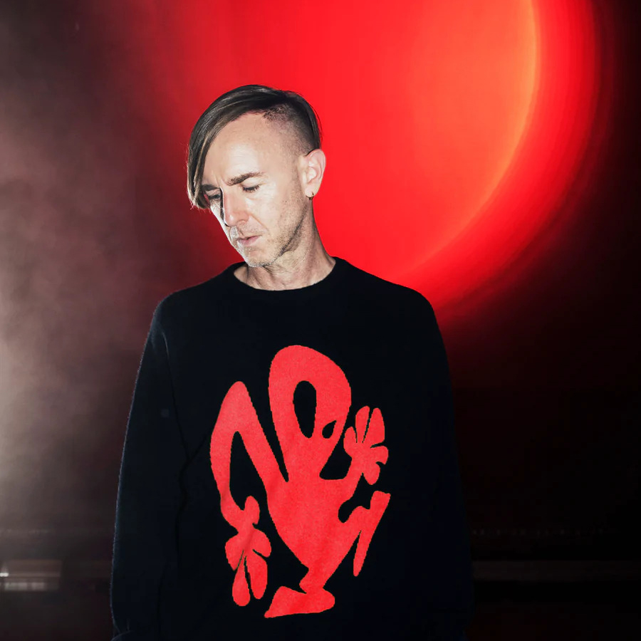Richie Hawtin präsentiert Plastikman-Kollektion – Sweater für 720 EUR