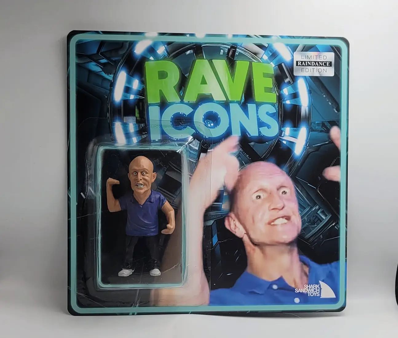 Kein Scherz: Viraler Raver wird zur Actionfigur