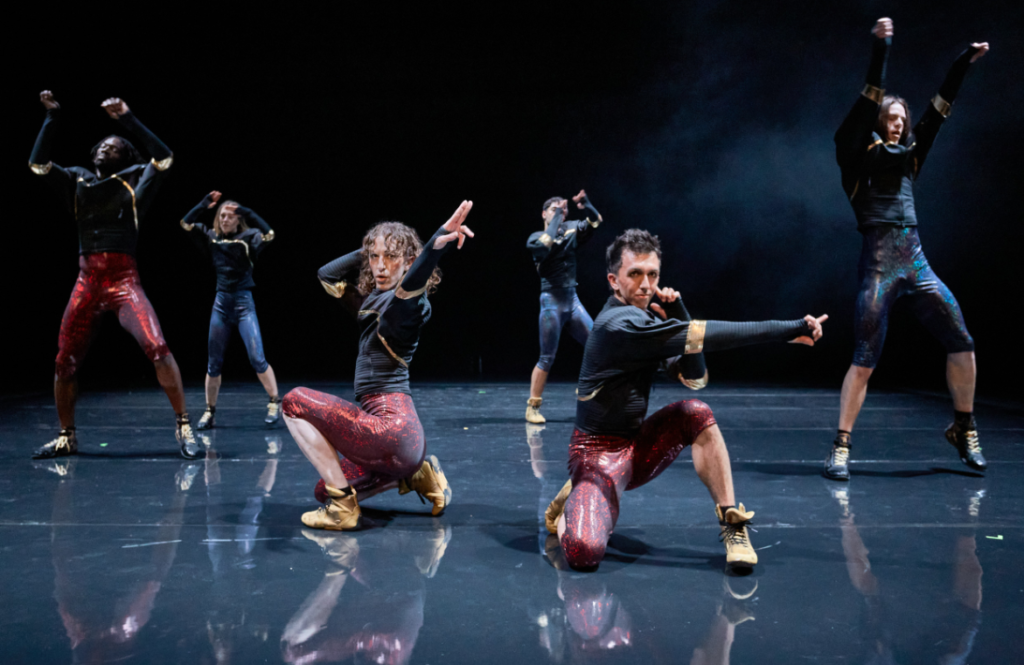 Tanz den Väth – oder: „16 BIT“ nutzt Techno als Samplequelle für moderne Tanzkunst