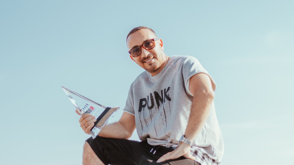 Dj Sammy Schnappt Sich Garrix And Guetta So Far Away Sängerin Romy Dya
