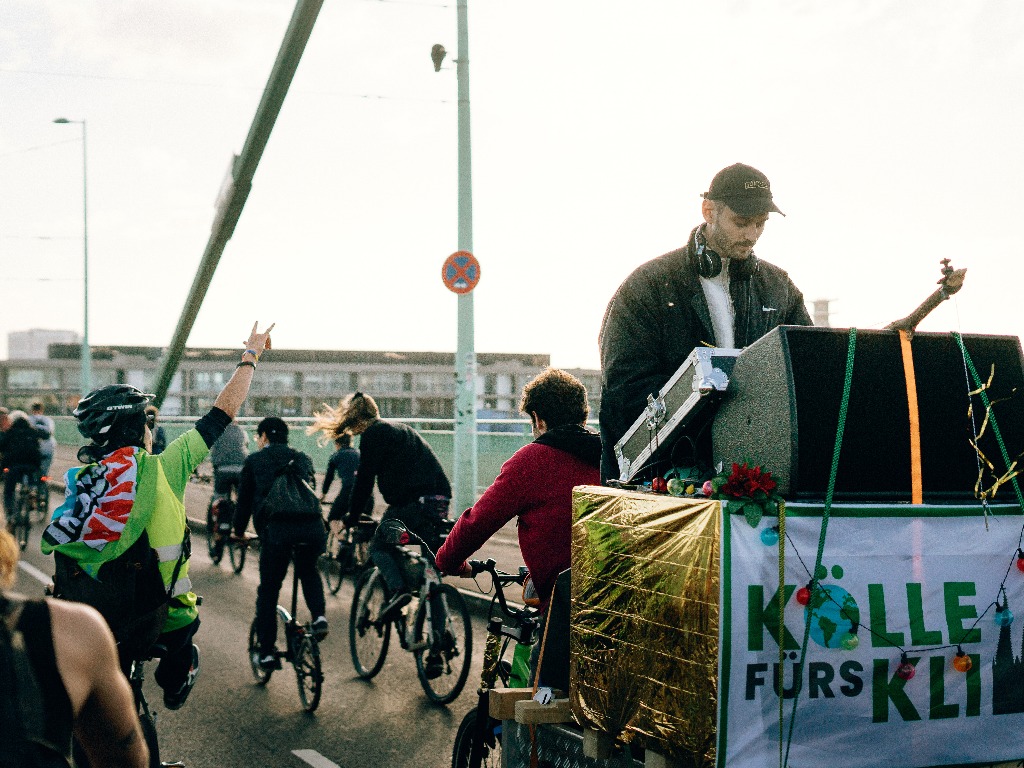 Kollektiv-Rundschau - bTbT Kollektiv (buntes Treiben, böse Töne)