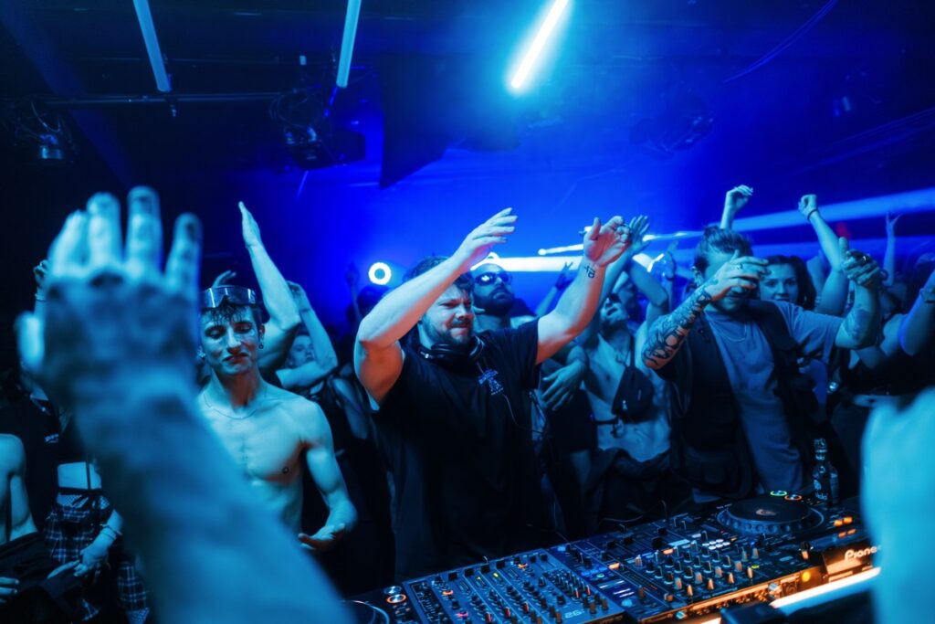 Zeltak – Vom Lehrerpult zum DJ-Pult