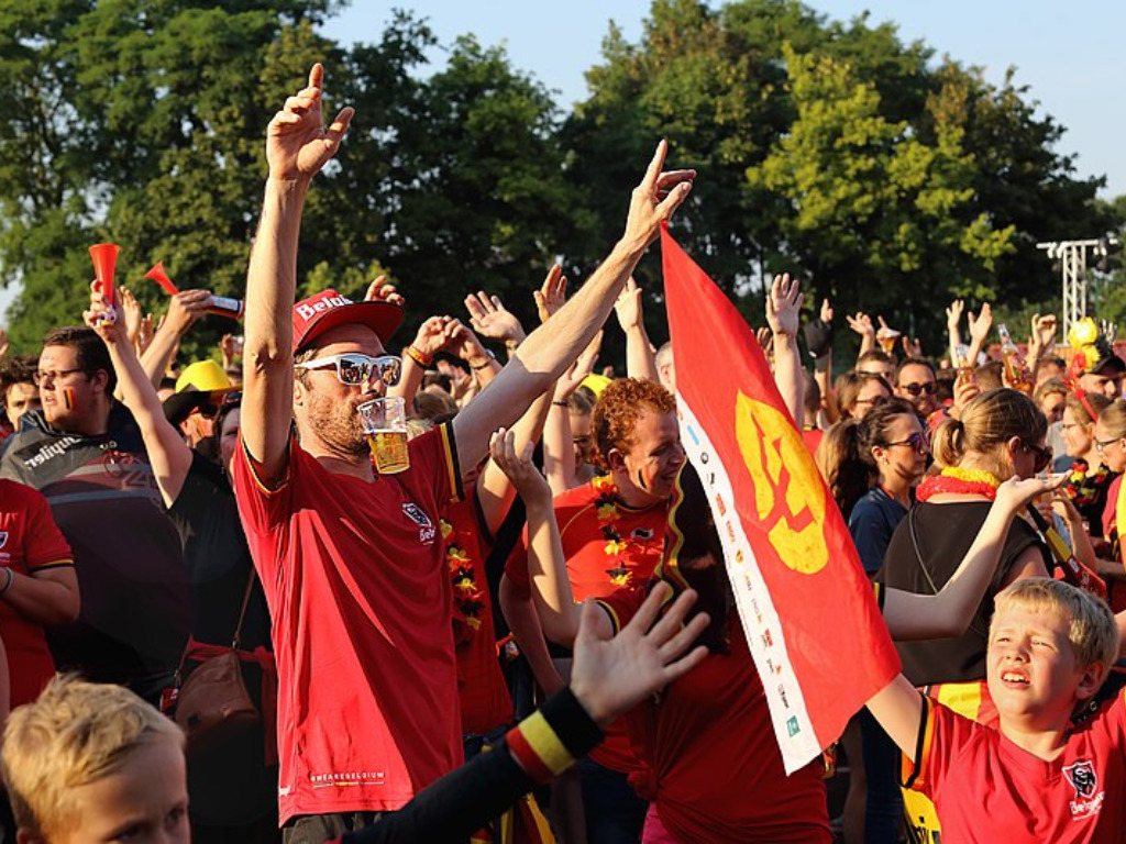 Belgische Fußball-Fans verwandeln Frankfurt in riesige Rave-Zone