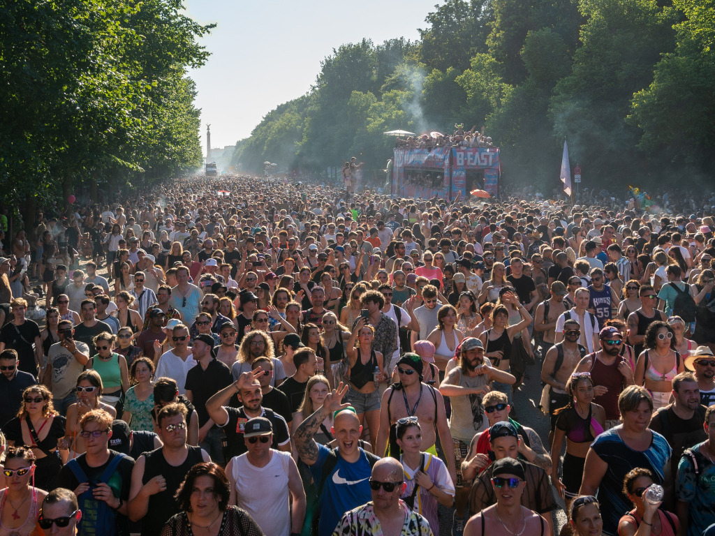 Dr. Motte verlost Suite-Übernachtung zur Rave The Planet Parade