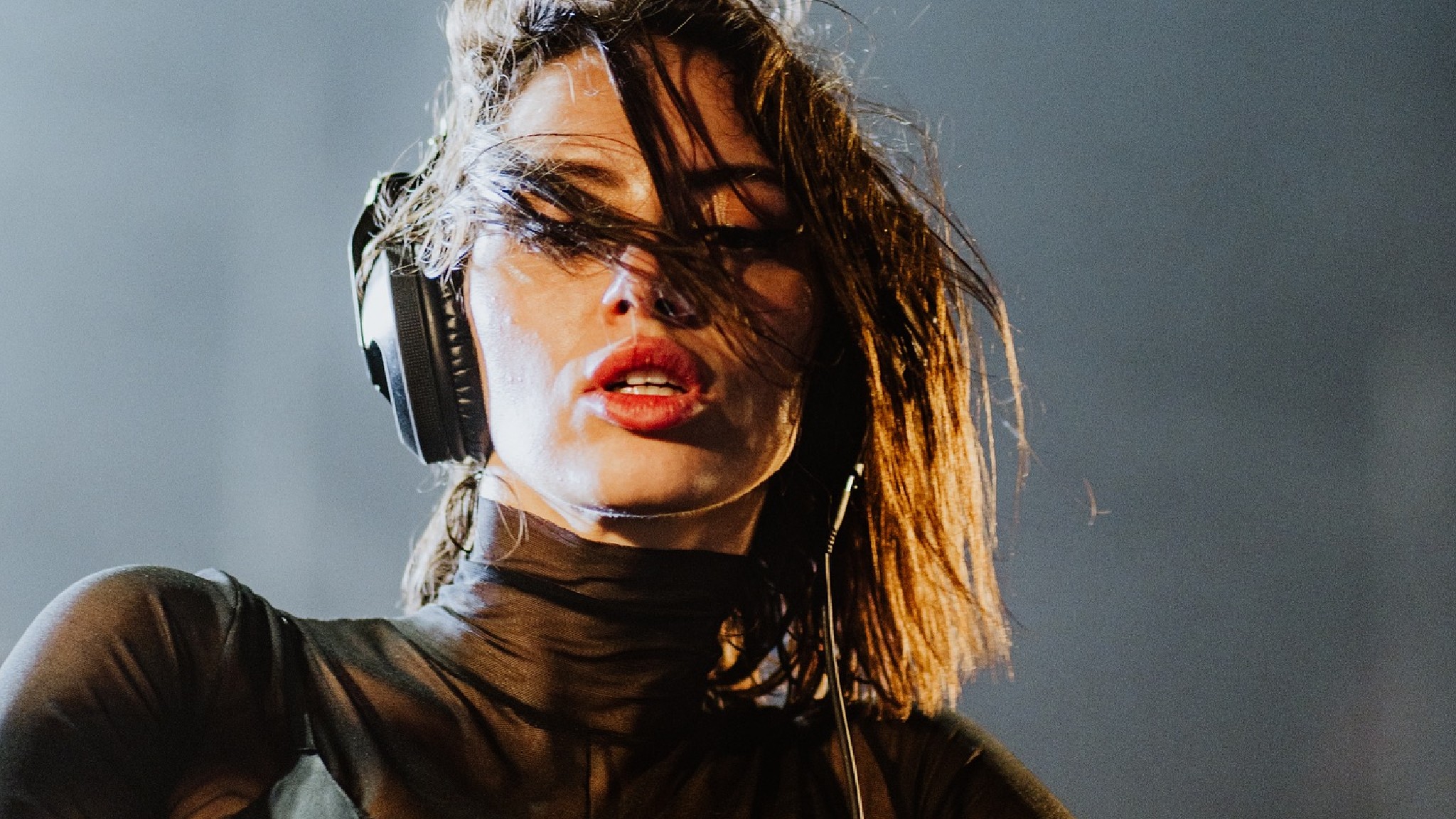 Hypnose meets Hardtechno - Sara Landry kündigt Debütalbum an